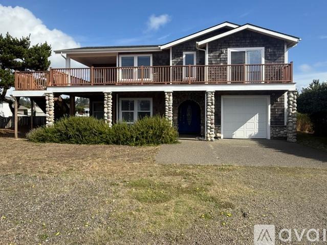 3 BR, 2 BA Apartment 35210 F Pl, Ocean Park, WA 98640