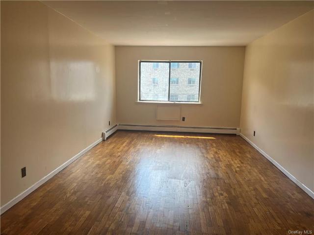 3 BR, 2 BA Apartment 3526 EASTCHESTER Rd, BRONX, NY 10469