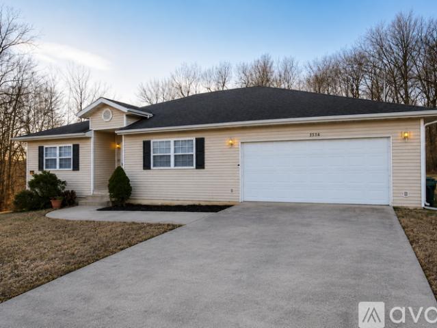 3 BR, 2 BA Apartment 3536 West Meadows Drive, Neosho, MO 64850