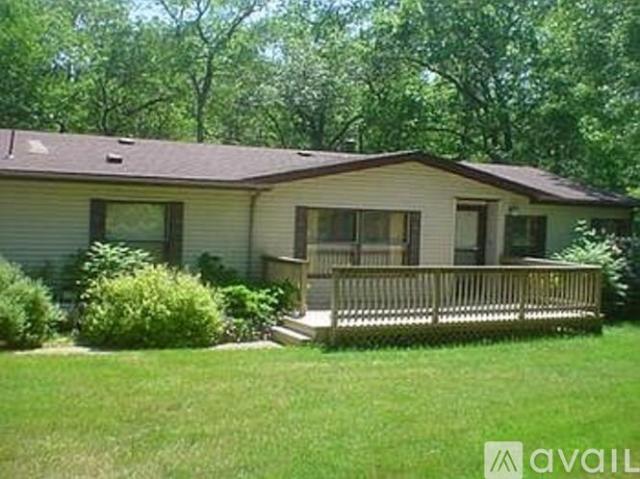 3 BR, 2 BA Apartment 3565 Ridge Ln, Port Austin, MI 48467