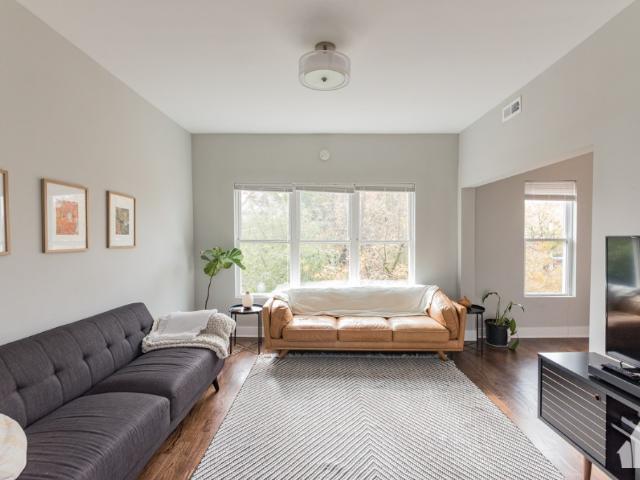 3 BR, 2 BA Apartment 3570 West Dickens Avenue, Chicago, IL 60647