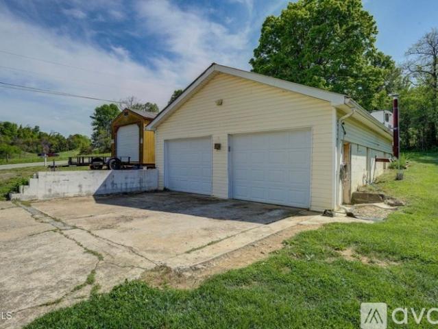3 BR, 2 BA Apartment 35 Doak Hensley Road, Afton, TN 37616