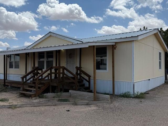 3 BR, 2 BA Apartment 3601 S Stockton Ave, Monahans, TX 79756