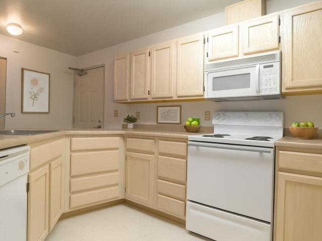 3 BR, 2 BA Apartment 360 Bragaw St Unit 380 07, Anchorage, AK 99508