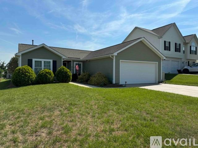 3 BR, 2 BA Apartment 3618 Chepstow Ct, Charlotte, NC 28262