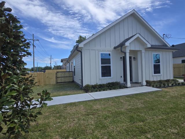 3 BR, 2 BA Apartment 3627 Park Blvd, Chalmette, LA 70043