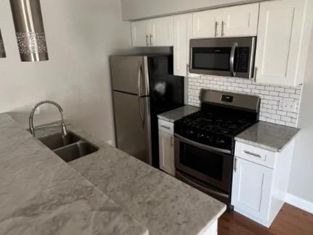 3 BR, 2 BA Apartment 3627 West Oakdale Avenue, Chicago, IL 60618