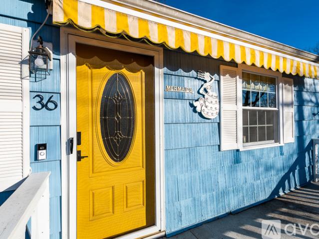 3 BR, 2 BA Apartment 36 Center Beach Ave, Old Lyme, CT 06371