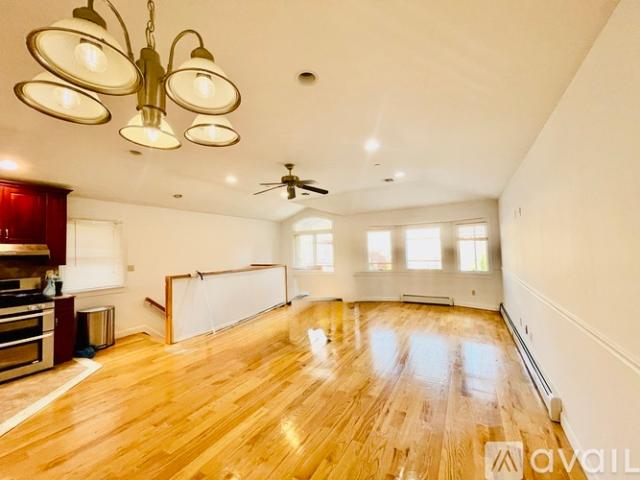 3 BR, 2 BA Apartment 36 36 166th St, Unit 2, Queens County, NY 11358