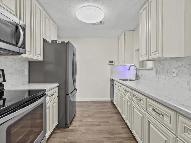 3 BR, 2 BA Apartment 3705 Misty Cove Court, Dickinson, TX 77539