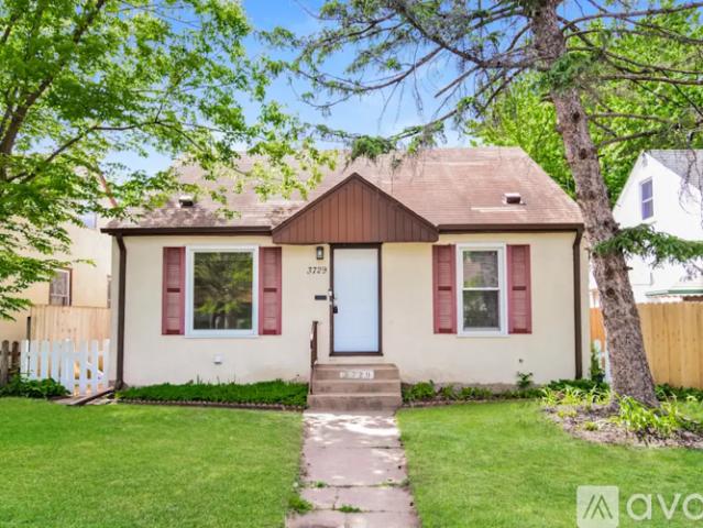 3 BR, 2 BA Apartment 3728 Noble Ave N, Robbinsdale, MN 55422