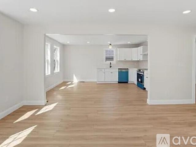 3 BR, 2 BA Apartment 37 Webb St, Unit 1, Pawtucket, RI 02860