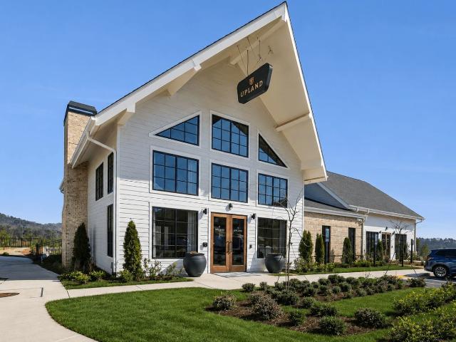 3 BR, 2 BA Apartment 380 Crown Drive Unit 11407, Dallas, GA 30132