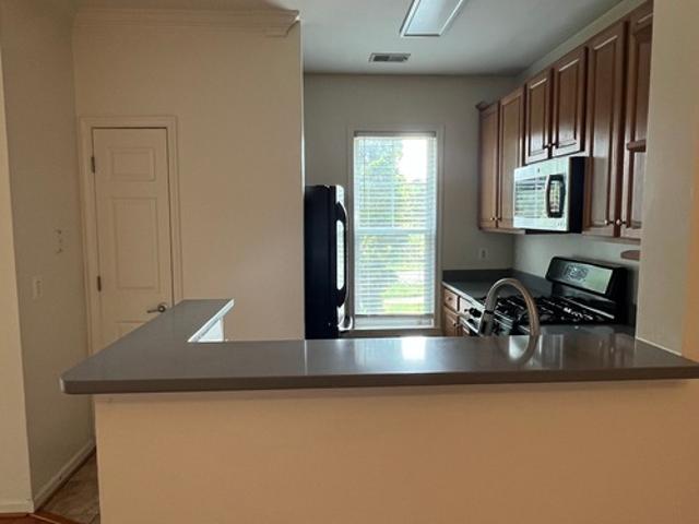 3 BR, 2 BA Apartment 3820 Lightfoot St, Unit 120, Chantilly, VA 20151