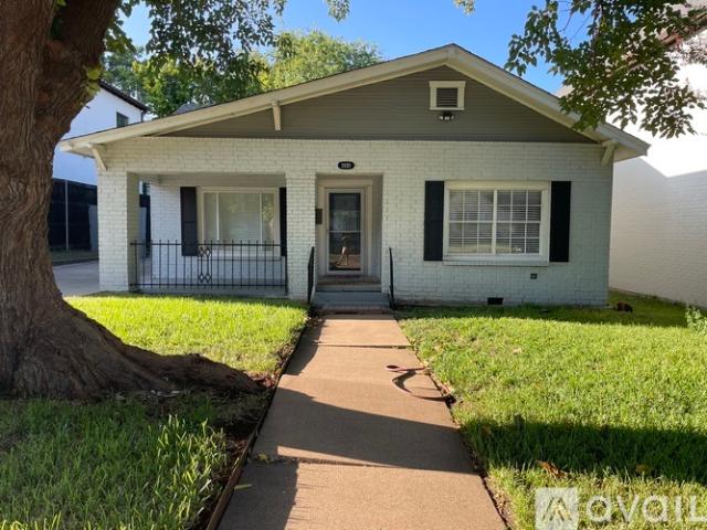 3 BR, 2 BA Apartment 3820 W 5th St, Fort Worth, TX 76107