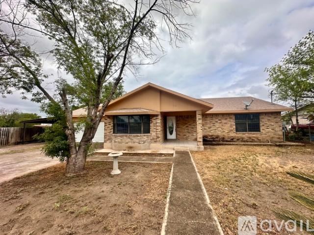 3 BR, 2 BA Apartment 3828 Clavel St, Eagle Pass, TX 78852