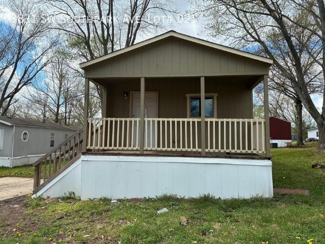 3 BR, 2 BA Apartment 3831 SW Southpark Ave. Lot# D21, Topeka, KS 66609