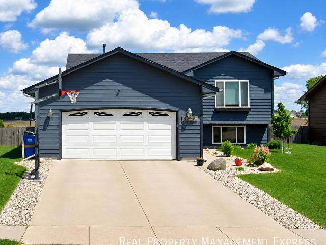 3 BR, 2 BA Apartment 3920 S Stanford Ave Sioux Falls, SD 57106