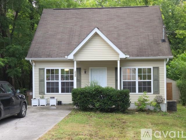 3 BR, 2 BA Apartment 3929 Acorn Dr NE, Knoxville, TN 37918