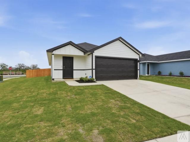 3 BR, 2 BA Apartment 303 Wild Goose Dr, Luling, TX 78648