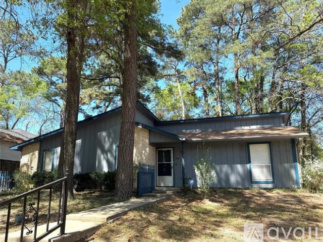 3 BR, 2 BA Apartment 3001 Brook Drive, Huntsville, TX 77340