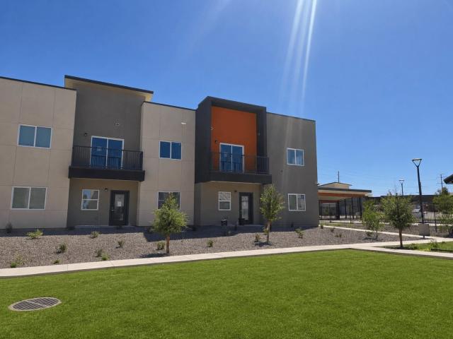 3 BR, 2 BA Apartment 300 E. Jesse Owens Parkway Unit B115, Phoenix, AZ 85040