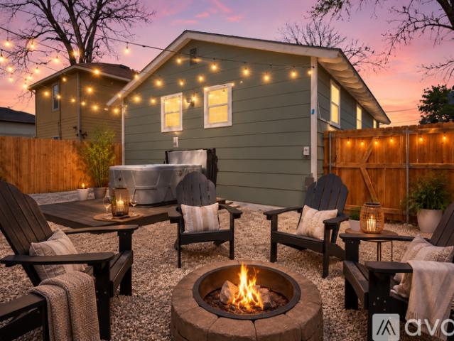 3 BR, 2 BA Apartment 3015 Chihuahua Ave, Dallas, TX 75212