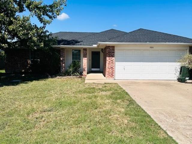 3 BR, 2 BA Apartment 3016 Hillsdale Ave, Corsicana, TX 75110