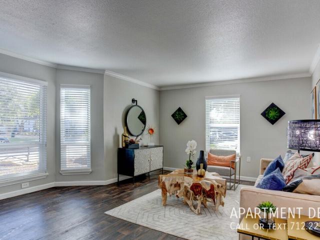 3 BR, 2 BA Apartment 3027 Blue Bonnet BlvdÂ, Houston, TX 77025