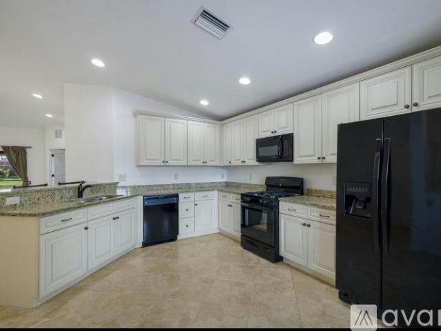 3 BR, 2 BA Apartment 302 San Lorenzo Ct, Bradenton, FL 34208