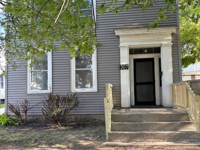 3 BR, 2 BA Apartment 307 East Superior Street, Ottawa, IL 61350