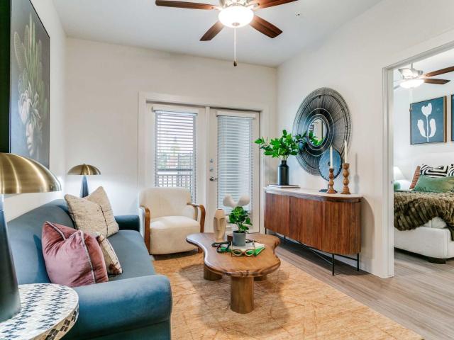 3 BR, 2 BA Apartment 305 East Round Grove Road Unit 301, Lewisville, TX 75067