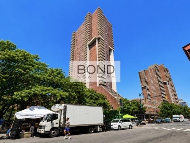 3 BR, 2 BA Apartment 310 Greenwich Street, New York, NY 10013