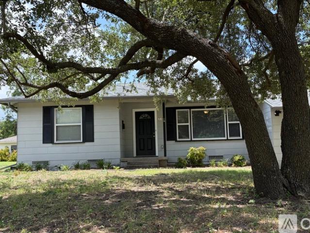 3 BR, 2 BA Apartment 310 Hillcrest Ave, Richardson, TX 75081