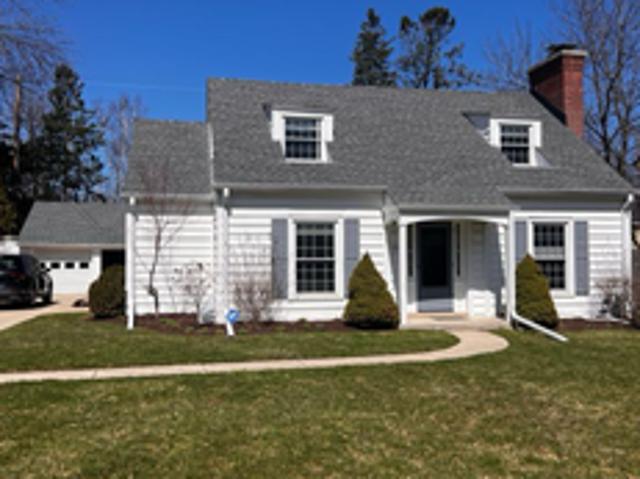3 BR, 2 BA Apartment 312 E Willow Rd, Fox Point, WI 53217