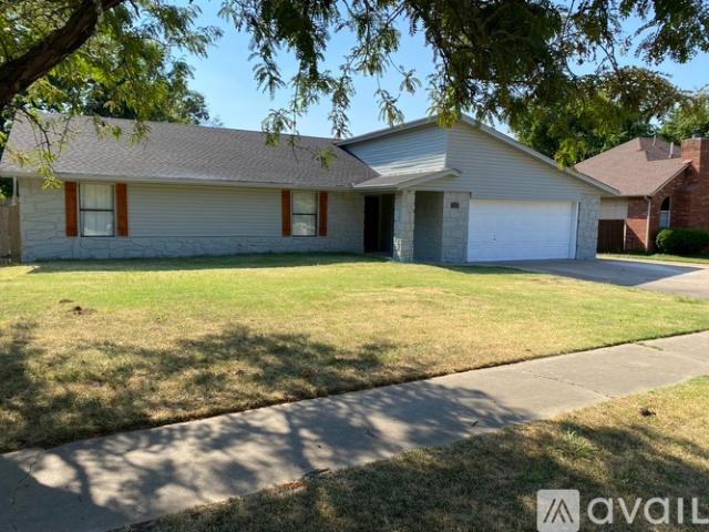 3 BR, 2 BA Apartment 312 S Indianwood Ave, Broken Arrow, OK 74012