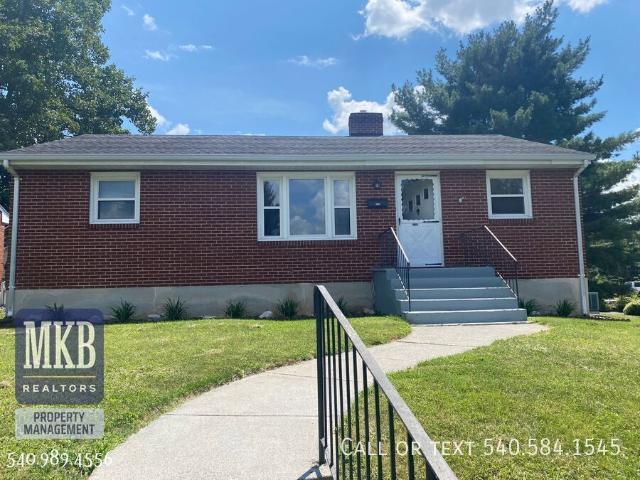 3 BR, 2 BA Apartment 3136 Fleetwood Ave, Roanoke, VA 24015