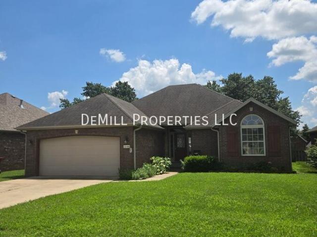 3 BR, 2 BA Apartment 3144 West Melbourne Street, Springfield, MO 65810