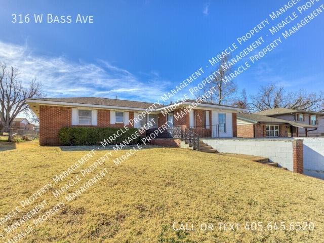 3 BR, 2 BA Apartment 316 W Bass Ave, Yukon, OK 73099