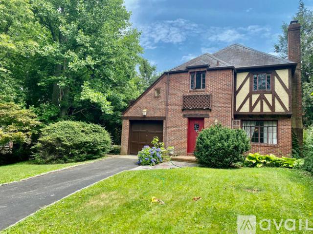 3 BR, 2 BA Apartment 31 South Dr, Great Neck, NY 11021
