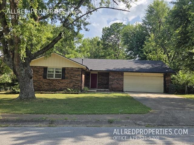 3 BR, 2 BA Apartment 3203 E Cherokee Dr, Fayetteville, AR 72701