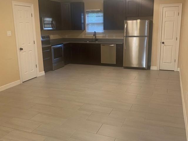 3 BR, 2 BA Apartment 320 Gage Avenue, Nederland, TX 77627