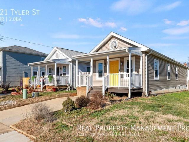 3 BR, 2 BA Apartment 321 Tyler St, Fredericksburg, VA 22401