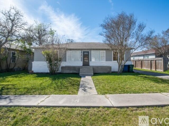 3 BR, 2 BA Apartment 3223 Topeka St, Corpus Christi, TX 78404