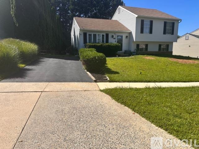 3 BR, 2 BA Apartment 322 Woonsockett Lane, Silver Spring, MD 20905