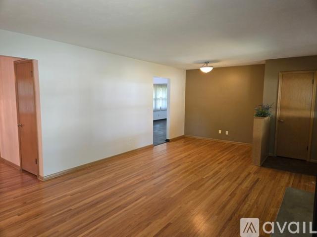 3 BR, 2 BA Apartment 3232 Welcome Avenue North, Minneapolis, MN 55422
