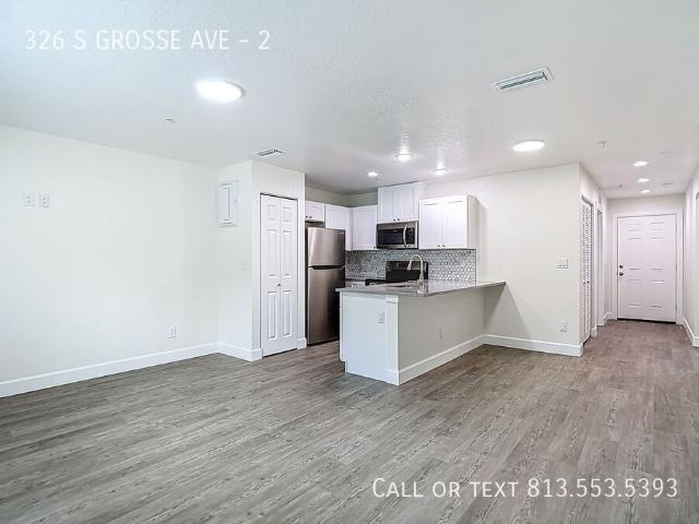 3 BR, 2 BA Apartment 326 S GROSSE AVE, TARPON SPRINGS, FL 34689