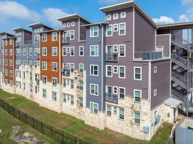 3 BR, 2 BA Apartment 3300 Oak Creek Dr, Austin, TX 78727