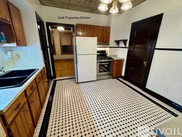 3 BR, 2 BA Apartment 3317 Pearl St, McHenry, IL 60050