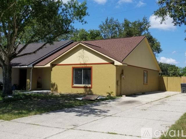 3 BR, 2 BA Apartment 3320 Laurel Dale Dr, Tampa, FL 33618